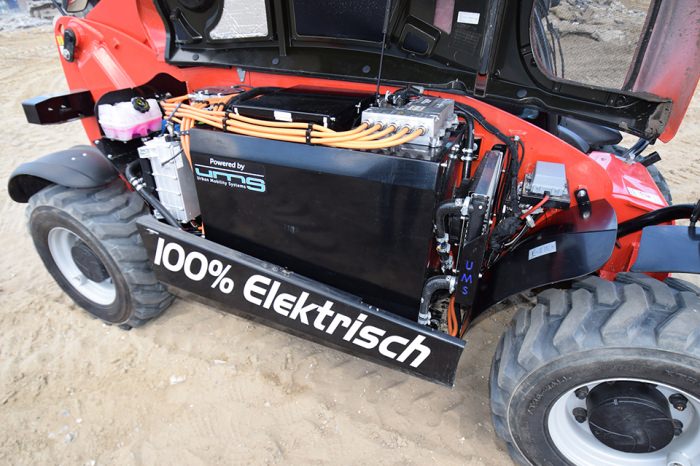 Electric telehandler